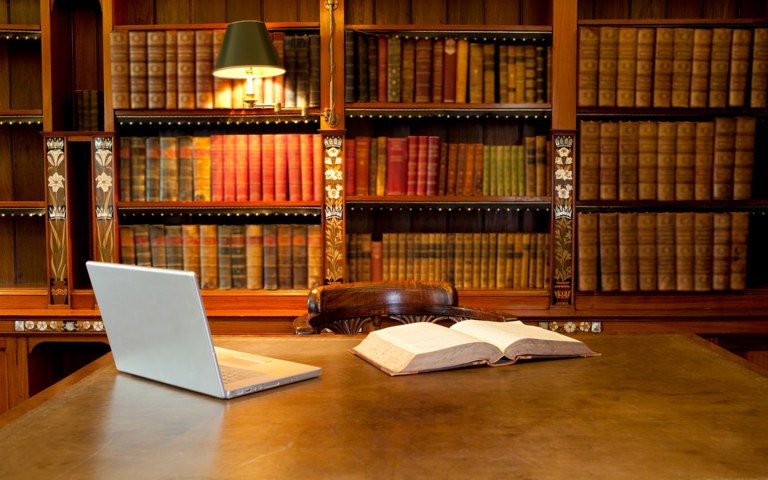 Inspiring Decor Ideas for Your Writing Desk | Zameen Blog