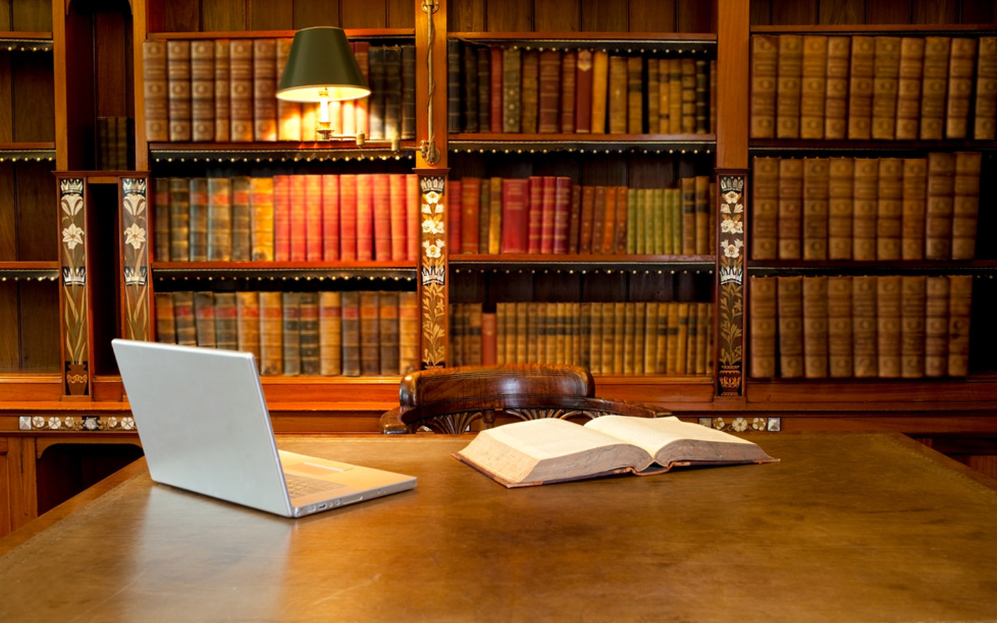 Inspiring Decor Ideas for Your Writing Desk | Zameen Blog