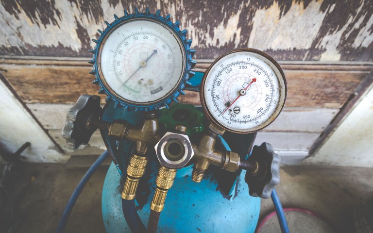 Filling Gas in an AC Unit: Equipment, Rates, Tips and More | Zameen Blog
