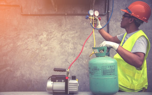 Filling Gas in an AC Unit: Equipment, Rates, Tips and More | Zameen Blog