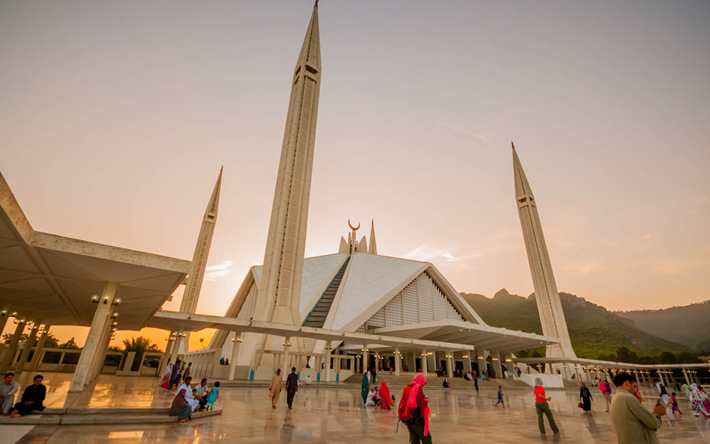 Faisal Mosque in Islamabad: History, Architecture & More | Zameen Blog