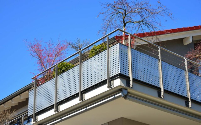Balcony Privacy Ideas for Your Apartment | Zameen Blog
