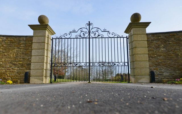 How to Build Stable Boundary Walls | Zameen Blog