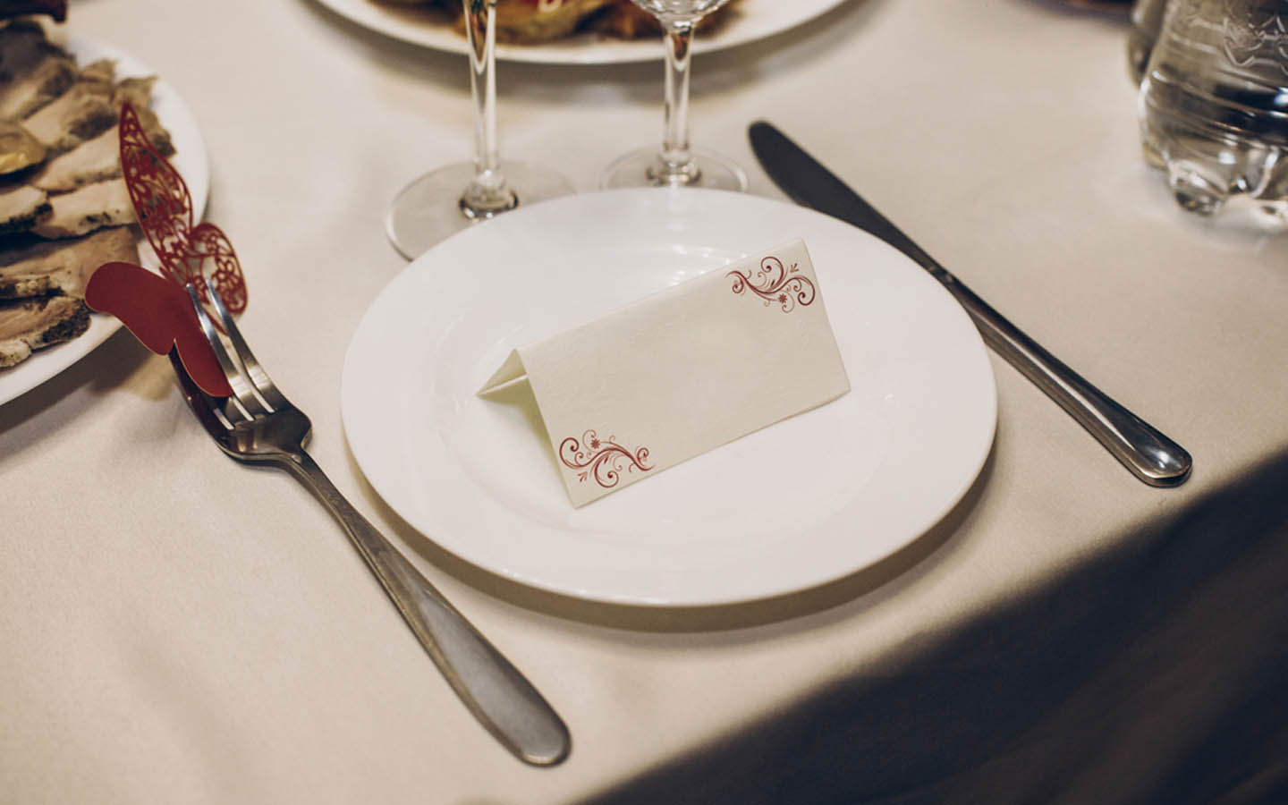 Amazing Dining Table Decoration Ideas for Special Moments | Zameen Blog