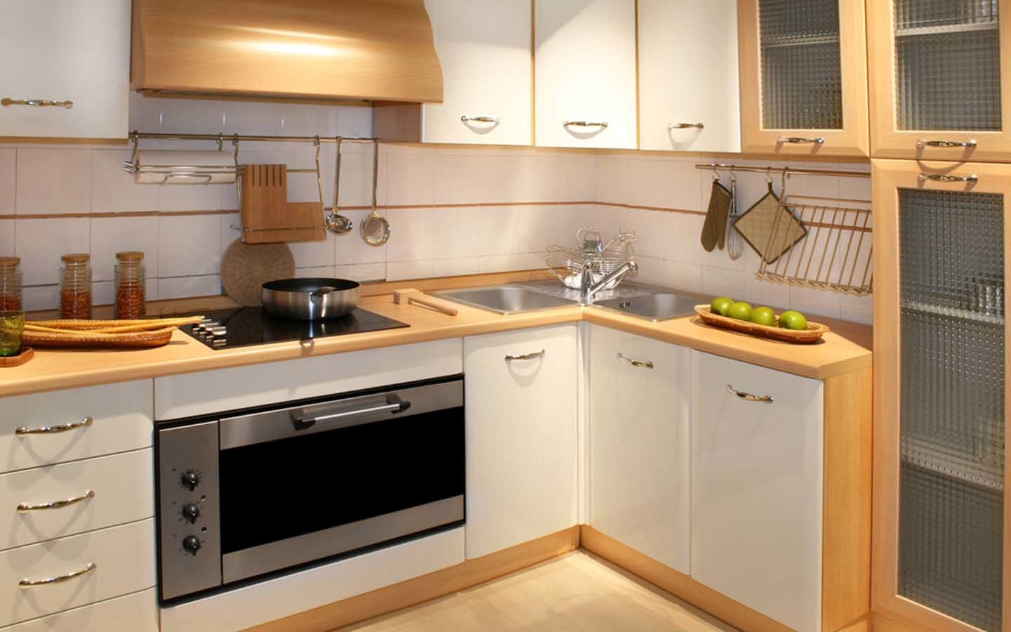 Uses of Textured Glass Panels & Their Benefits | Zameen Blog