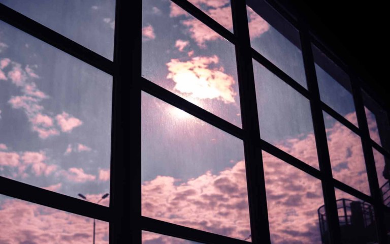 Pros & Cons of Tinted Glass Windows at Home | Zameen Blog