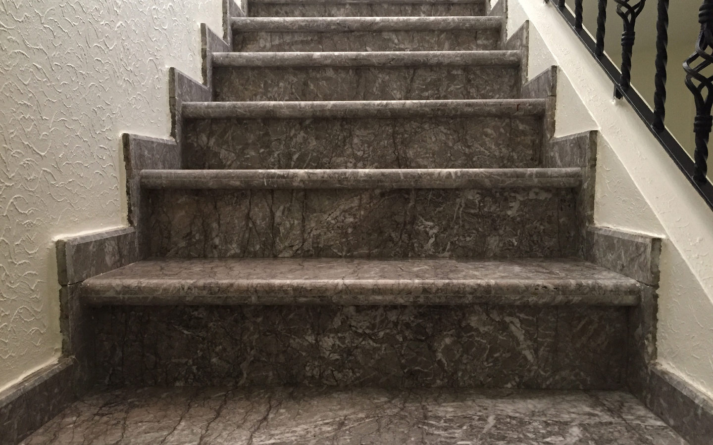 Pros & Cons of Different Building Materials for Stairs | Zameen Blog