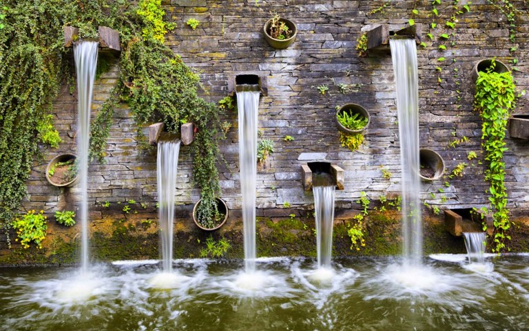 Stunning Water Wall Ideas For Your Patio & Garden | Zameen Blog
