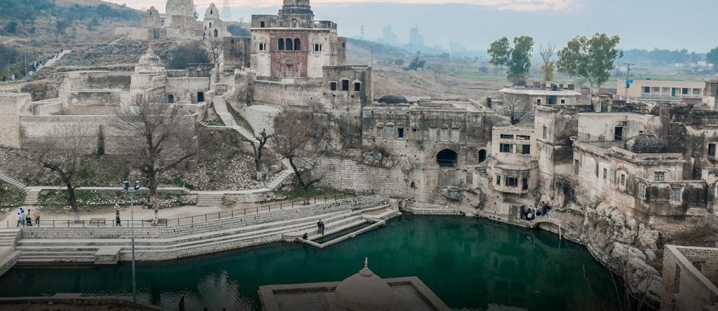 Temples In Pakistan & The Importance They Hold | Zameen Blog