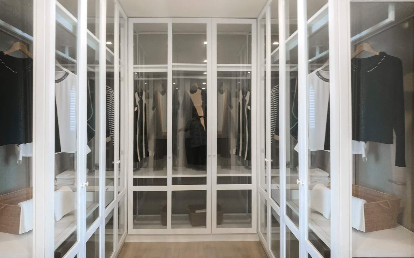 How to Design a Walk-in Closet for Your Bedroom | Zameen Blog