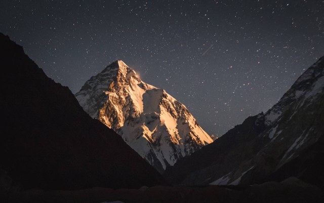 Pakistan Installs Cellphone Tower At K2 Base Camp | Zameen Blog