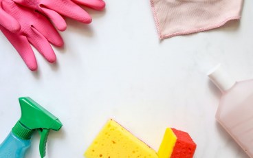 How to Clean Outdoor Plastic Furniture | Zameen Blog