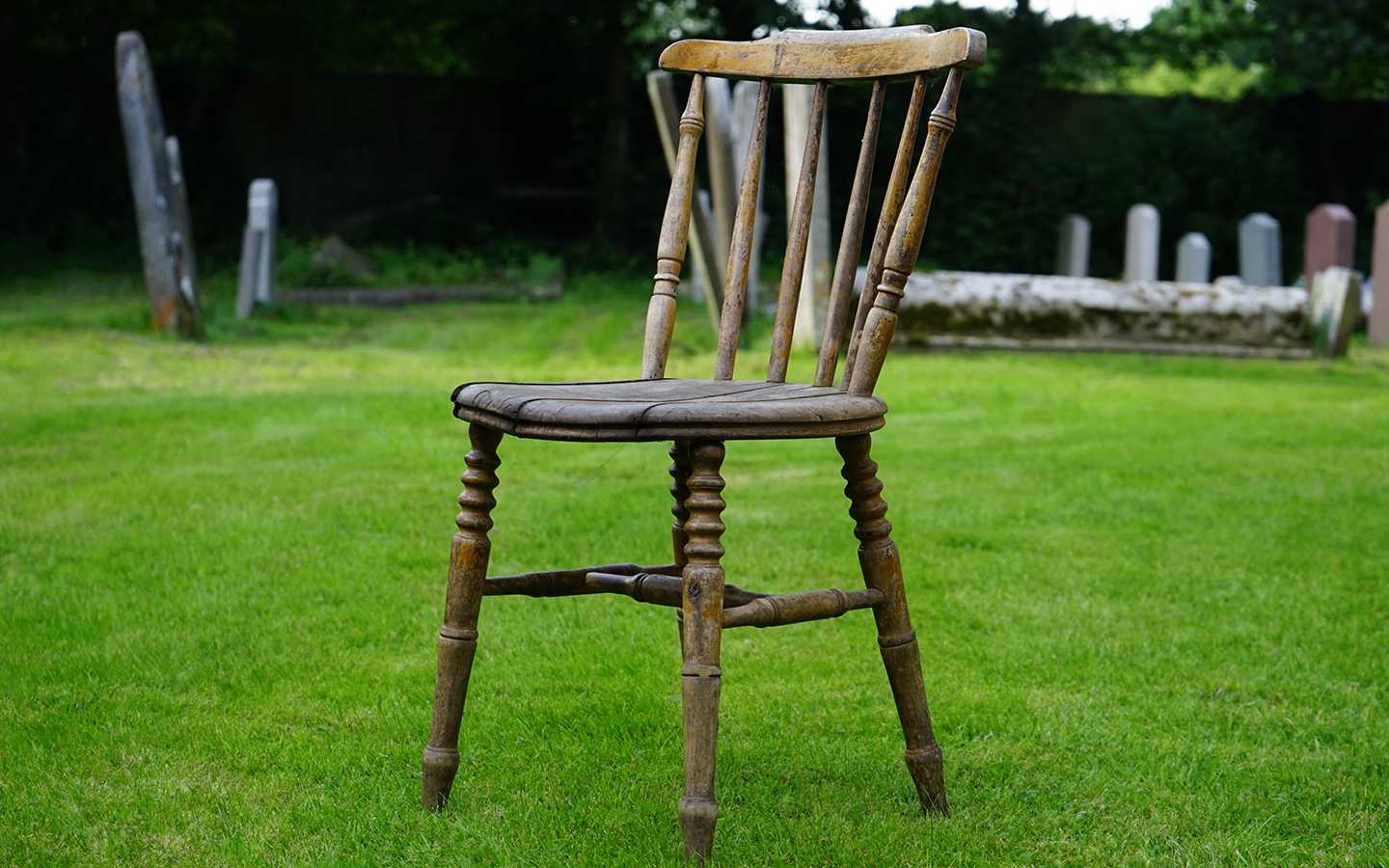 Your Complete Guide on How to Flip Furniture | Zameen Blog