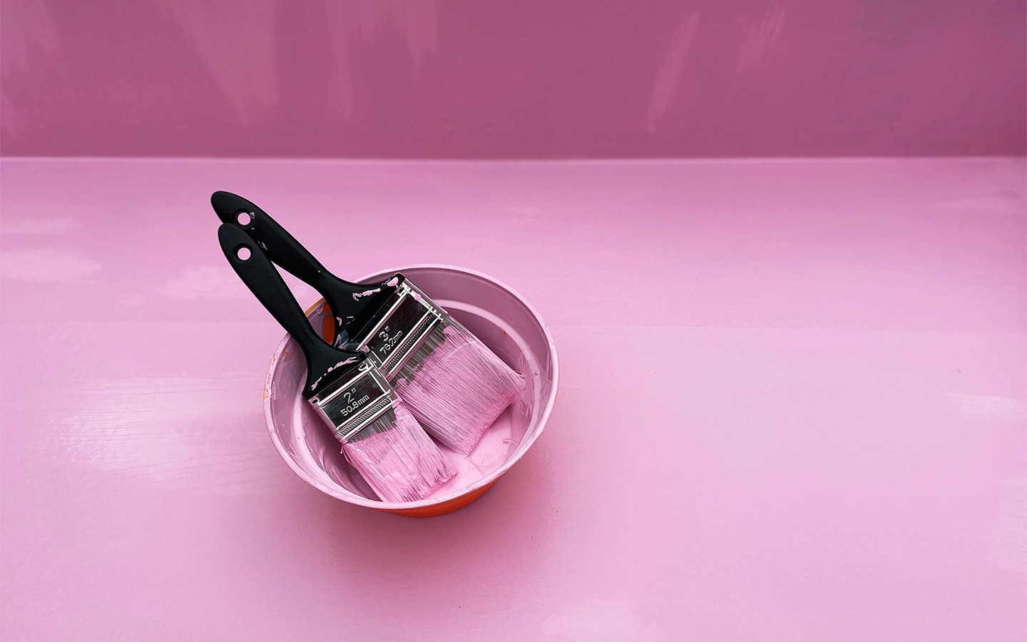 How to Paint Two-Tone Walls in 5 Steps | Zameen Blog