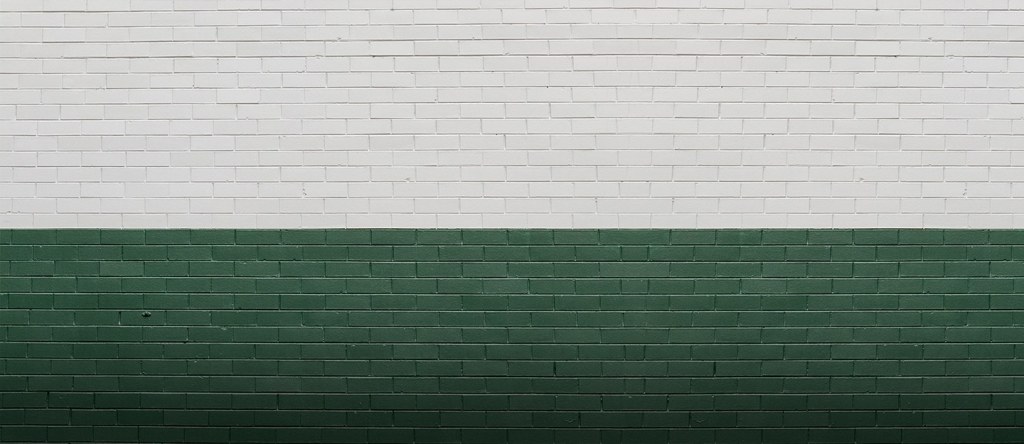 How to Paint Two-Tone Walls in 5 Steps | Zameen Blog