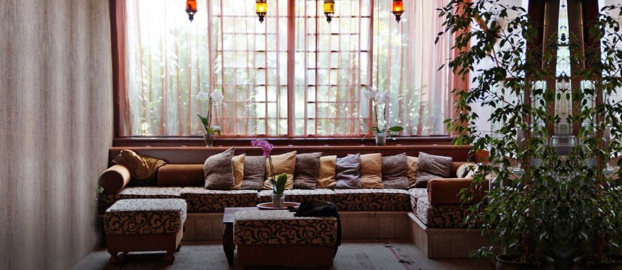 8 Brilliant Window Seat Design Tips | Zameen Blog