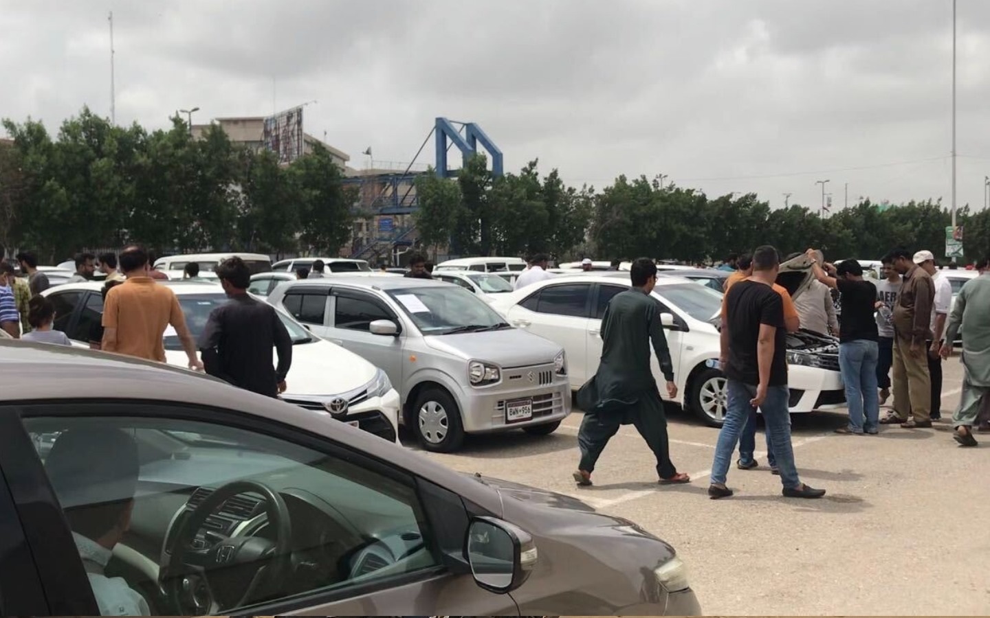 Exploring the Colourful Tradition of Weekly Bazaars in Karachi